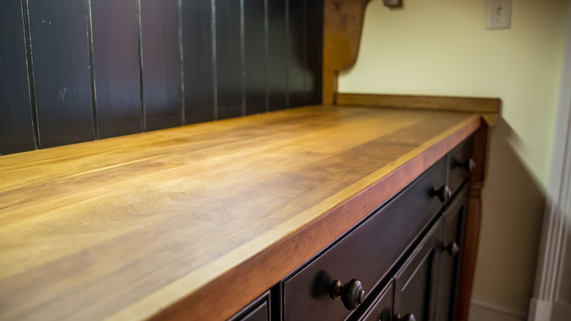 Exploring The 5 Countertop Materials for a Trendy Kitchen Makeover ...